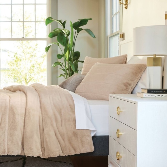 Threshold | Bedding | King Channel Luxe Faux Fur Comforter And Sham Set ...